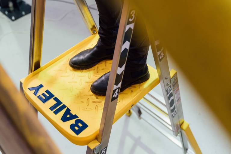 Bailey FS13999 Adjustable Height Platform Stepladder - 3 to 6 Step ...
